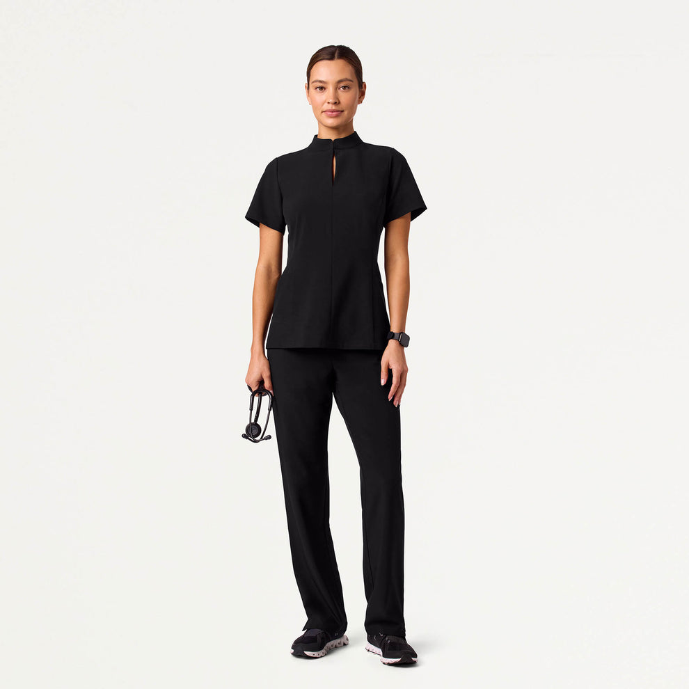 Aria Fit & Flare UltraLITE™ Scrub Top - Black – JAANUU